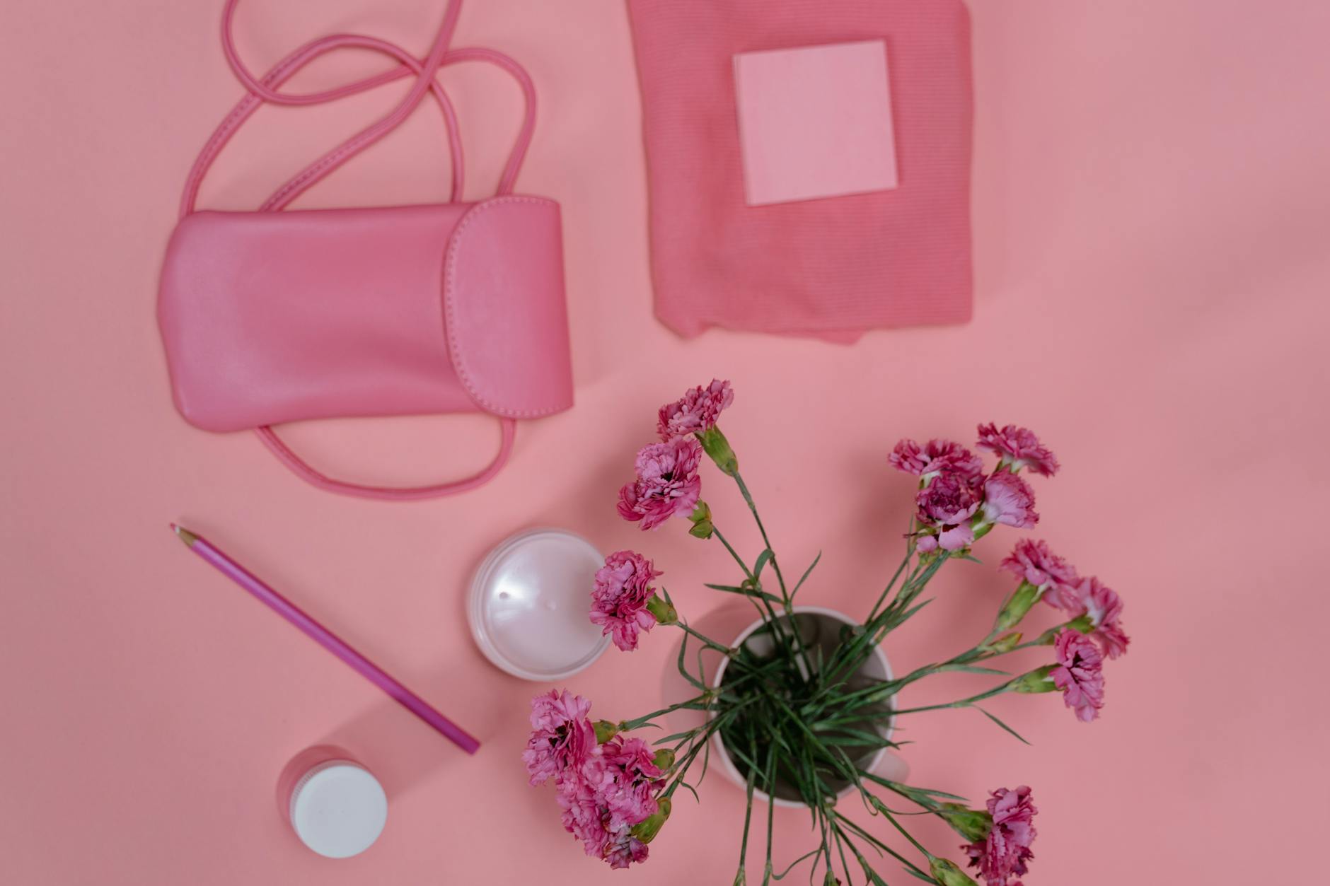 13 Chic and (Pink) Feminine Home Decor Items You Need - A Feminine Life